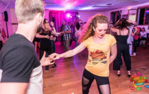 Cours Danse & Fitness à Poitiers – Mouv’Toi